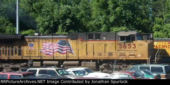 UP 5653, engineer's side, accelerating